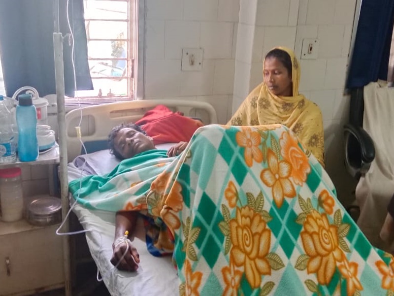 Dantewada News: धारदार हथियार लेकर थाने पहुंचा आरोपित, बोला- जमीन को लेकर कर रहा था विवाद इसलिए ...